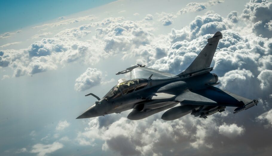 Thales: Θα παράσχει νέο εξοπλισμό αεροηλεκτρονικής για τα Rafale