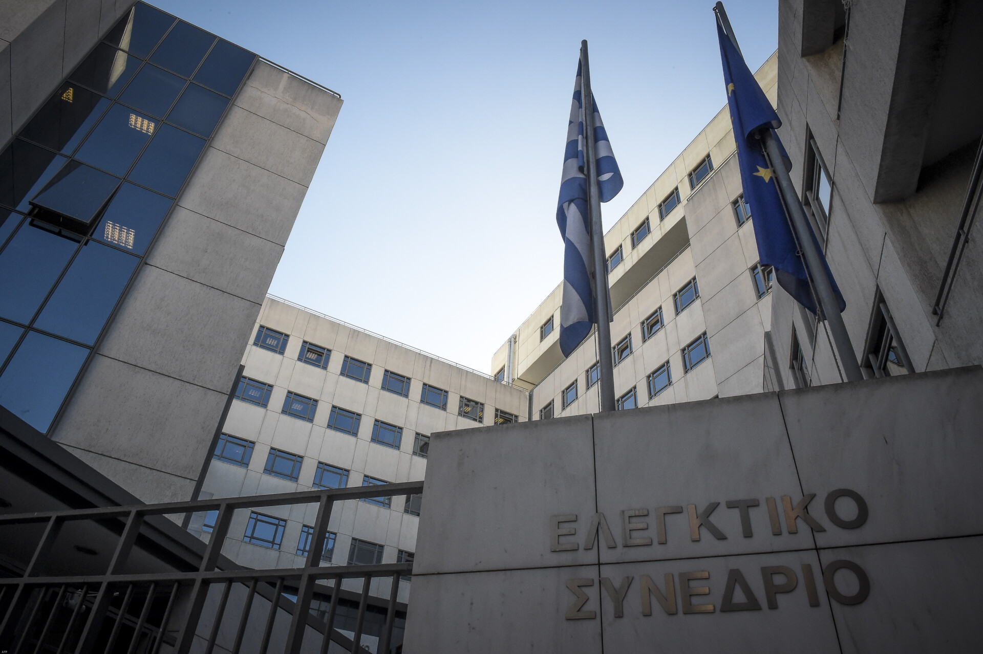 Ελεγκτικό Συνέδριο: Μεγάλες καθυστερήσεις και παρατάσεις σε δημόσια έργα