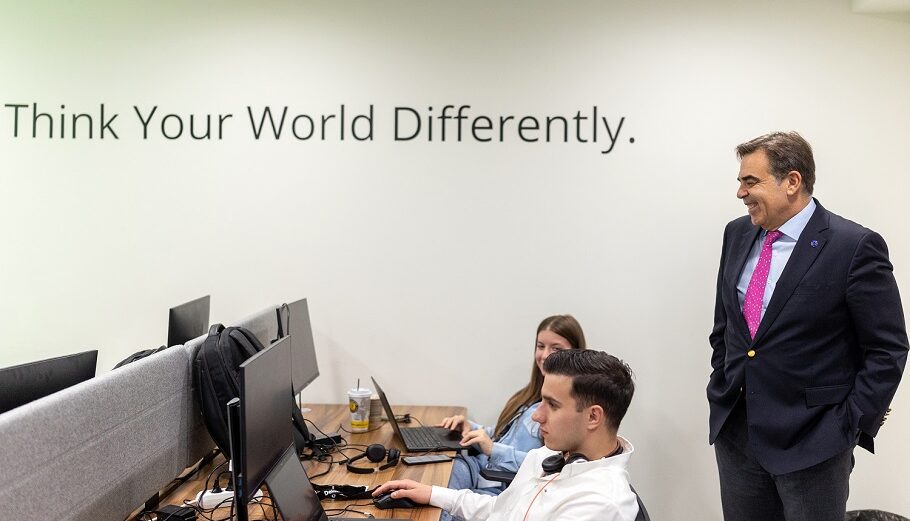 Στο Deloitte Alexander Competence Center στη Θεσσαλονίκη ο M. Σχοινάς