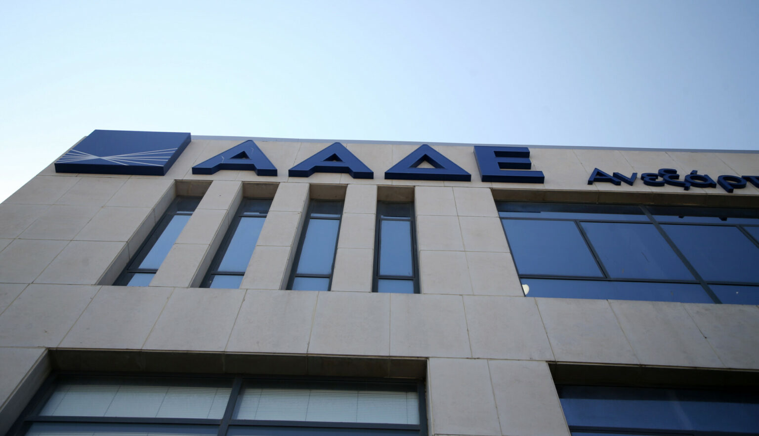 ΑΑΔΕ: Για ποιους ισχύει η κατάργηση προσκόµισης βιβλίων