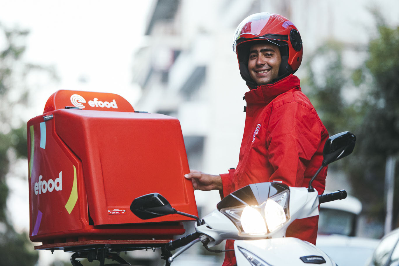 Η υπηρεσία διανομής του efood γίνεται 24ωρη στην Πάτρα