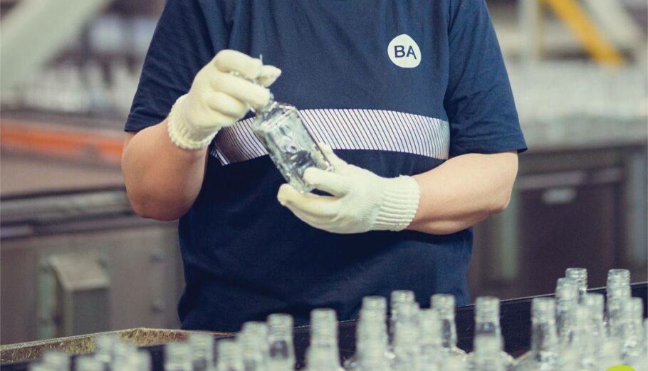 Υαλουργία: Τα ενεργειακά κόστη και οι κραδασμοί από το λουκέτο στη Γιούλα