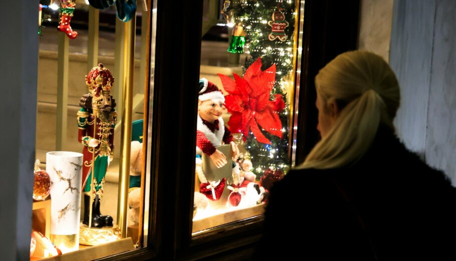 Εορταστικό ωράριο 2024: Οι Κυριακές με ανοιχτά τα καταστήματα