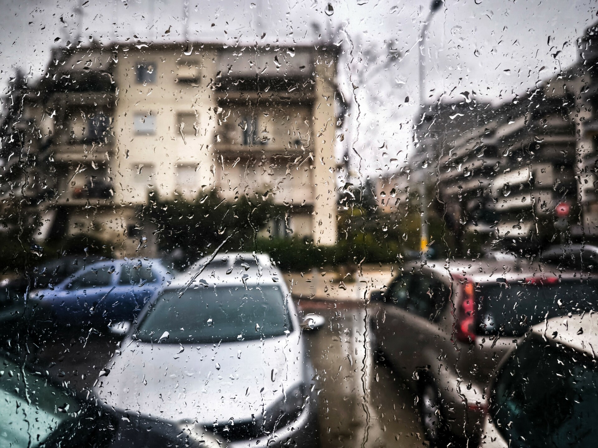 Καιρός: Σε ποιες περιοχές θα βρέξει την παραμονή Χριστουγέννων