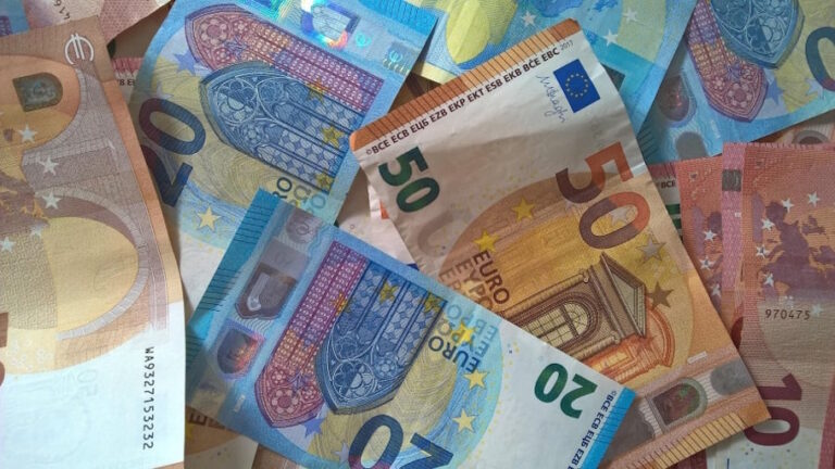 Επίδομα 250 ευρώ: Ποιοι συνταξιούχοι δεν θα το πάρουν
